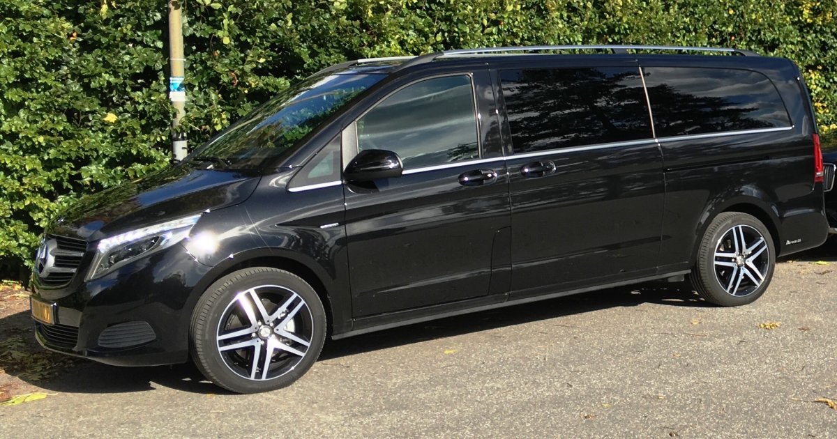 Flughafentransfer in Helsinki (Minivan, Flughafen-Hotel) / Authentic ...